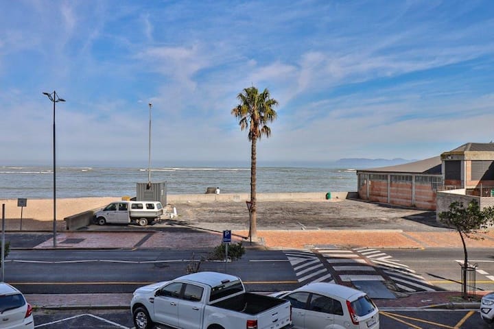 Ocean View 2-bedroom Apartment Odeon Towers - Somerset West