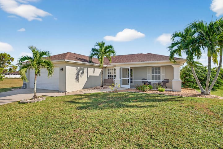 Clean & Modern Home With A Hot Tub! Sleeps 8! - Burnt Store Marina