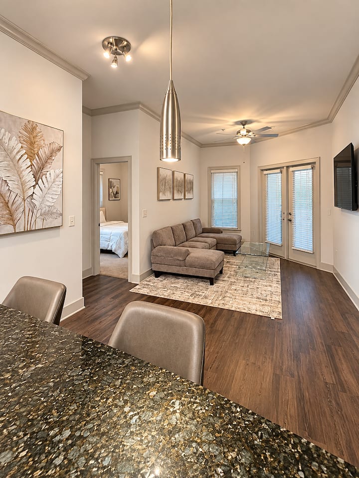 Family Friendly, Cozy, Two Bedroom Apartment. - Dunwoody, GA