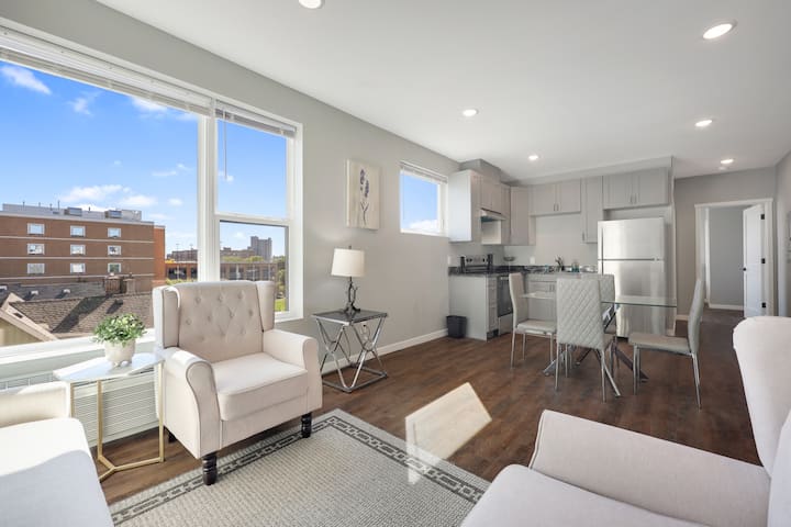 Beautiful Unit With A Stunning City View. - Minneapolis, MN