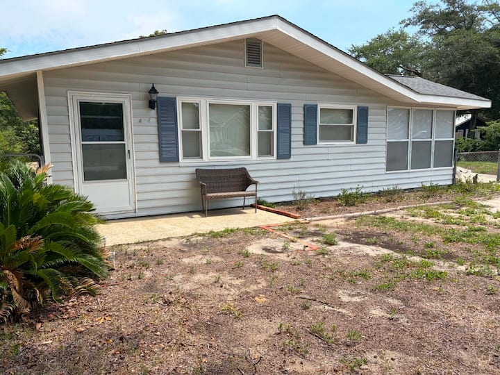 Milray Pet Friendly With Large Fenced Yard. - Oak Island, NC