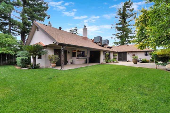 30+ Day Stays | Business Nomads Welcome | Backyard - Fresno, CA