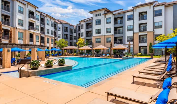 Stunning Pool View 2 Bedroom Apartment - Spring, TX