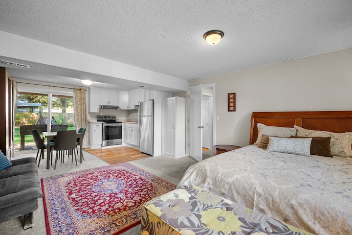 Walkout Basement Master Suite W/ Lots Of Light - Everett
