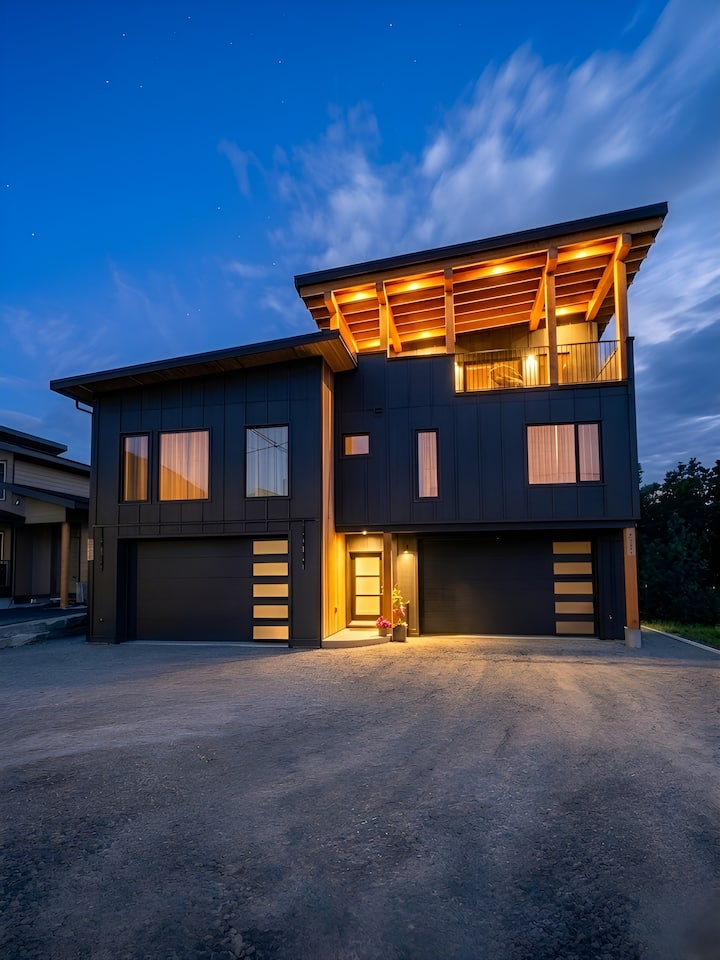 Lumi Loft | 2br + Heated Garage | Revelstoke - Revelstoke