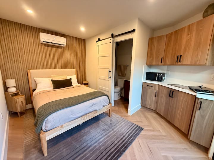 Private Garden Suite | Modern & Cozy - Florida City, FL
