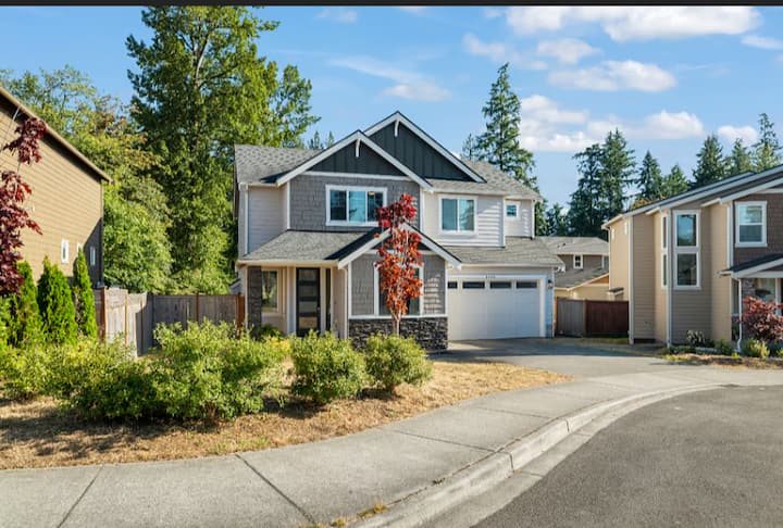 Modern 5b/3b Family Home Near Silver Lake, Everett - Everett, WA