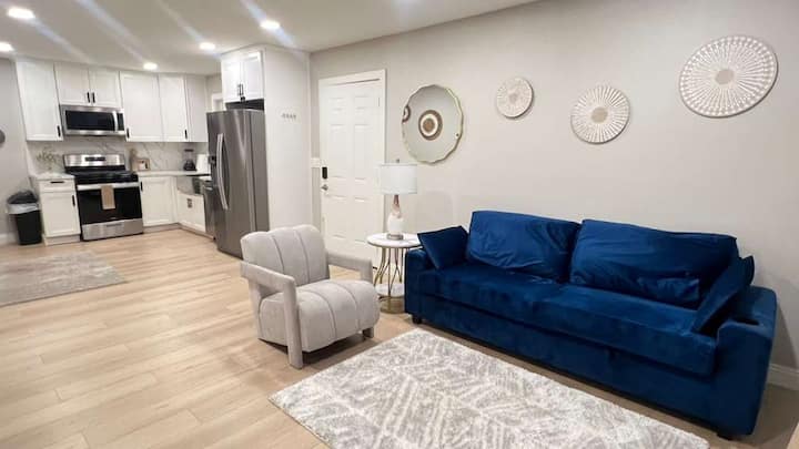 Cozy 2 Bed 1 Bath Modern Family Friend House - Santee, CA