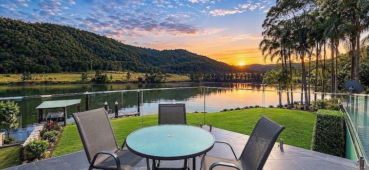 The Riverfront Getaway - Relax, Unwind & Enjoy - Wisemans Ferry