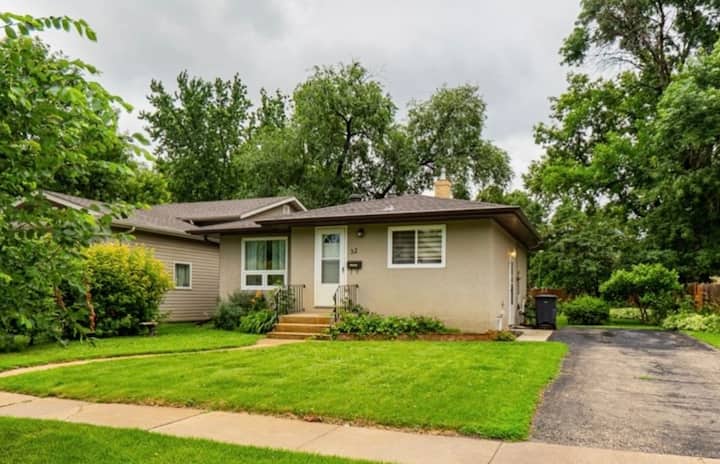 Beautiful 3 Bed Furnished Home - Extended Stays - Portage la Prairie