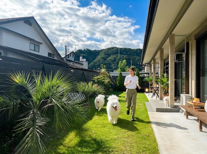 鬼怒川温泉駅徒歩7分|屋根付bbq|ドッグラン|大型犬可|ミニbarマッサージチェアで優雅な時間を - Nikko