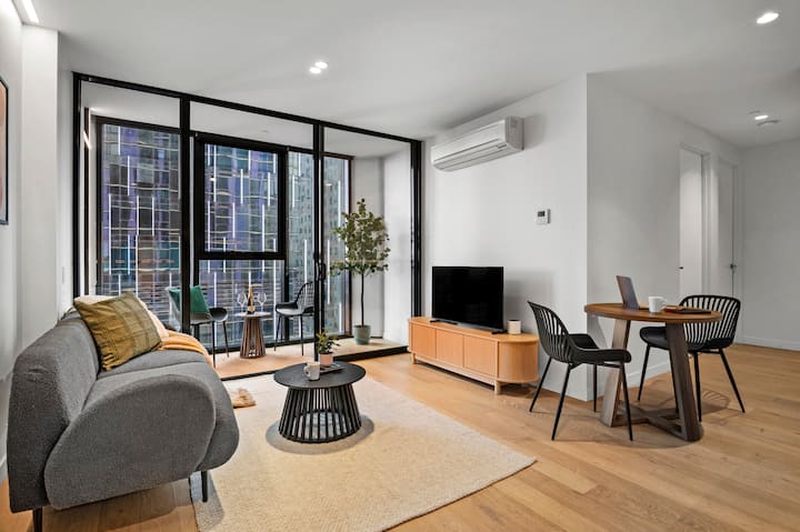 Cbd 2br Skyline Views | Pool, Gym + Free Tram - Australië