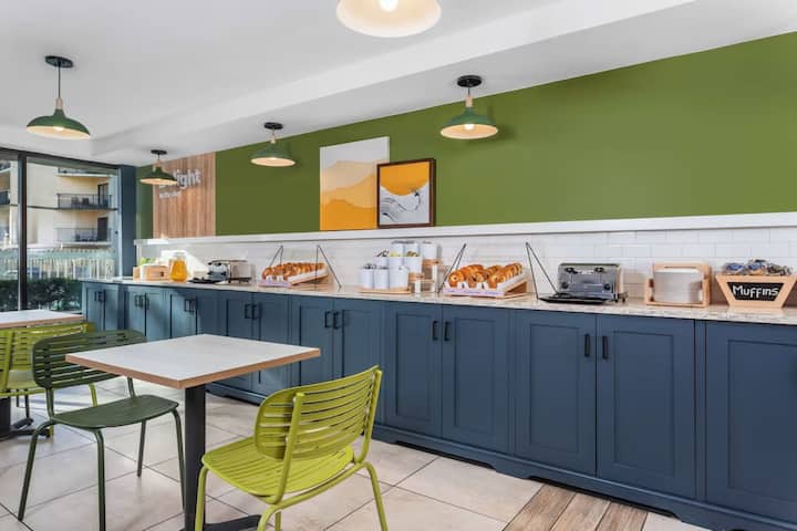 Close To Coligny Beach Park + Free Breakfast. Pool - Hilton Head Island, SC