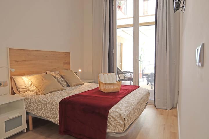 Gràcia Guest House · Private Terrace & Bathroom - Barcelona