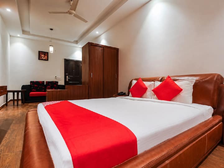 Usi | Spacious Premium Room | Your Own Sofa Corner - Sohna