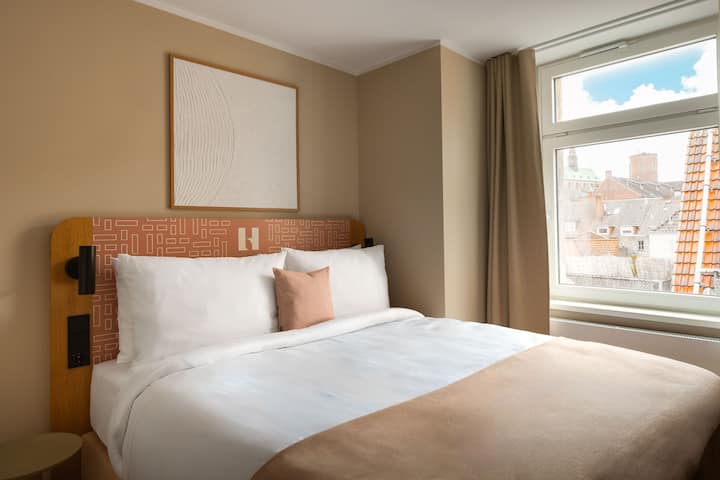 Limehome Lübeck Holstentor | Comfort Queen Room - Lübeck