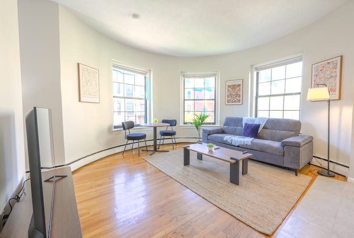 Expansive South End Studio - Roslindale - Boston