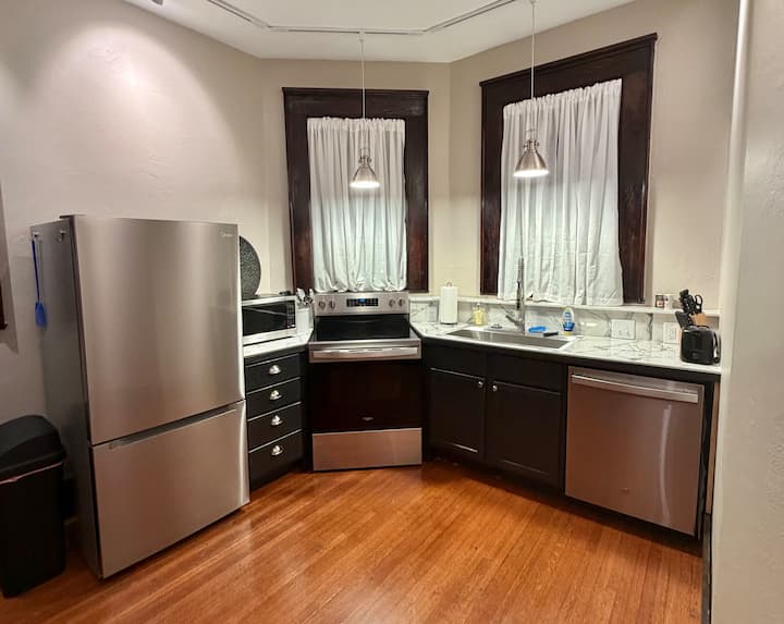 Downtown West End/ One Bedroom Apartment - Fort Wayne, IN