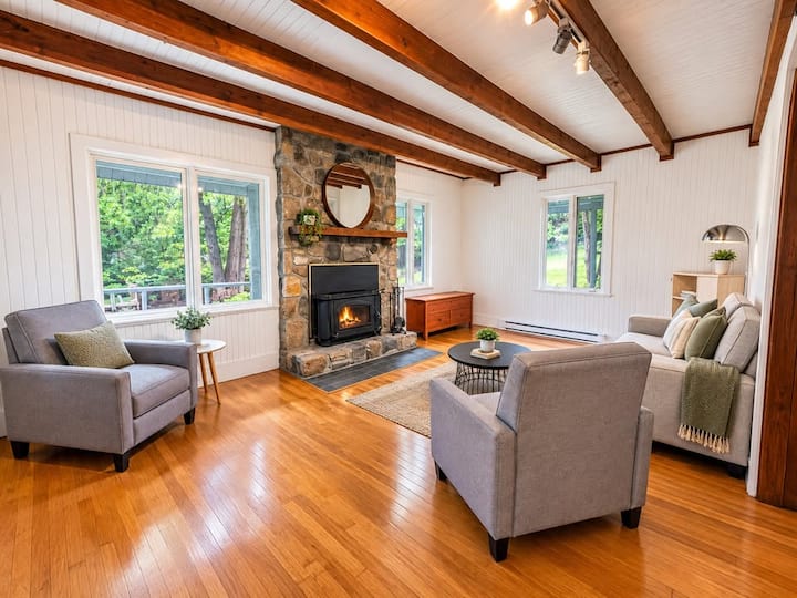 Charmant Chalet Avec Foyer & Accès Privé Au Lac - Saint-Sauveur