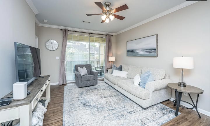 Charming Coastal Condo Minutes From The Beach - Mount Pleasant, SC
