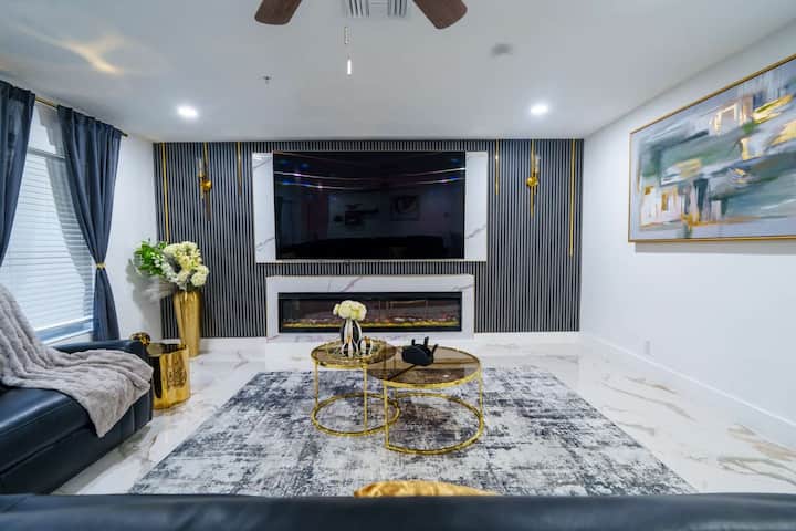 Coral Springs Luxe Retreat - Coral Springs, FL