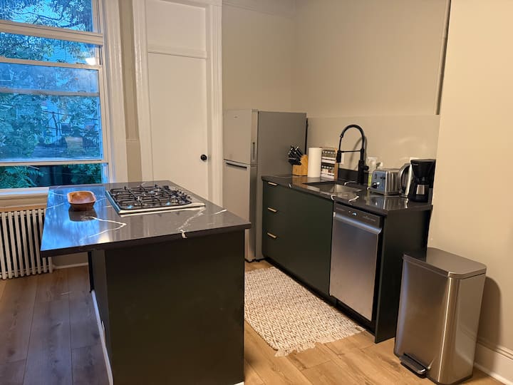 New Listing! 2 Bdrm Apt In A Central Location - Weehawken, NJ