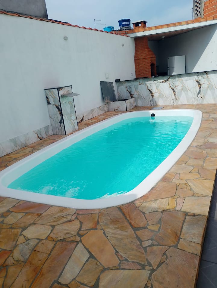 Espaço Com Piscina
Salão
Piscina
Churrasqueira - Poá
