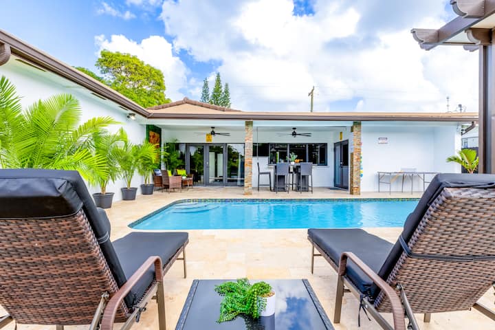 Lakeview Paradise | Pool, Kayaks & Bbq | Sleeps 10 - Miramar, FL