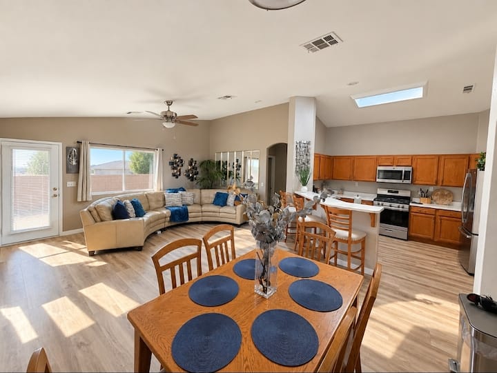 Unleeshed Stays - North Las Vegas, NV