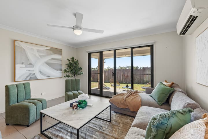 Large Family Stay|multiple Living Areas|near Shops - Ipswich, Australia