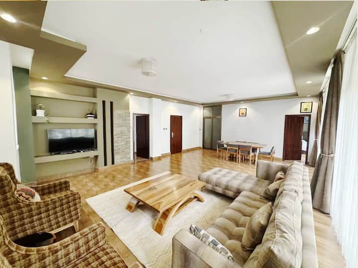 Luxury 2-bed Downtown Suite | Big Open Concept - Adís Abeba