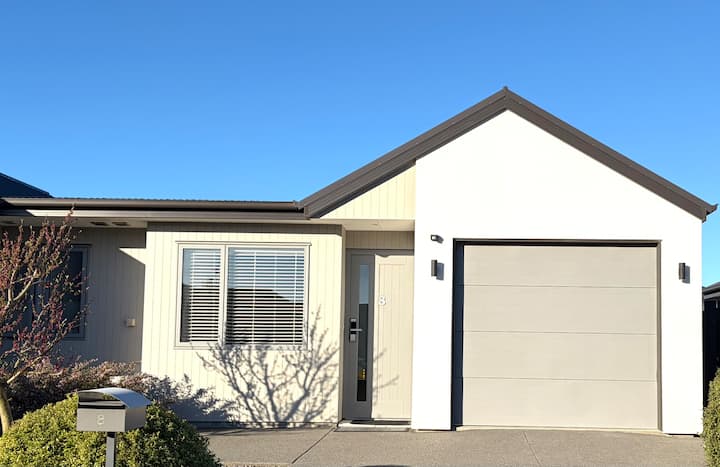 Parkside Airport Retreat 3br 2ba Front Parking - Christchurch