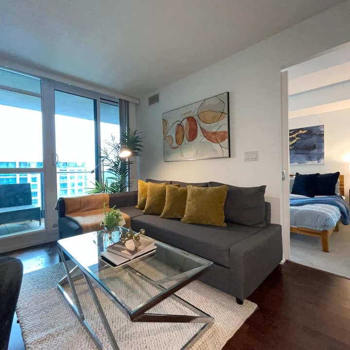 Stylish Waterfront Escape + 1 Free Parking - Toronto