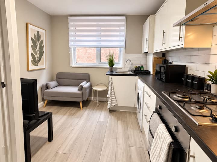 Modern 1-bedrm Flat | Leamington Spa | Sleeps 2 - 皇家利明頓溫泉