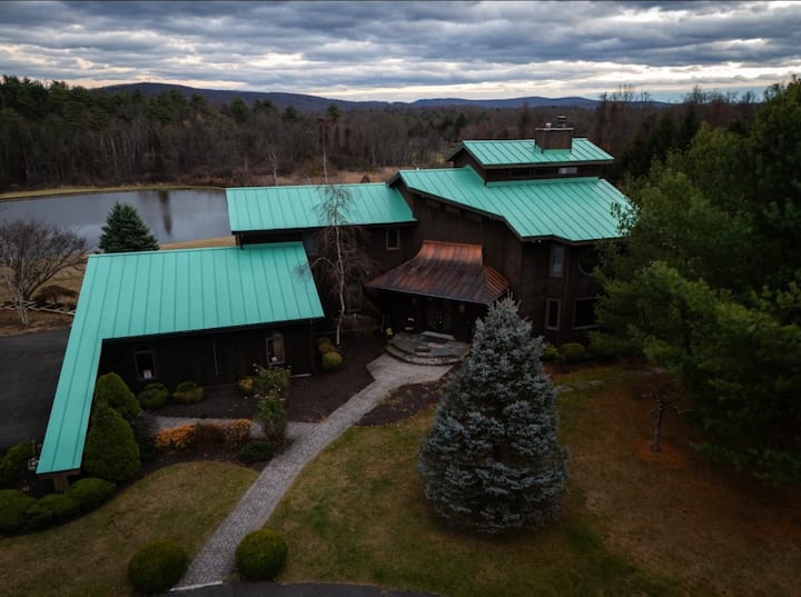 Private Hudson Valley Estate On 35 Manicured Acres - Rhinebeck, NY