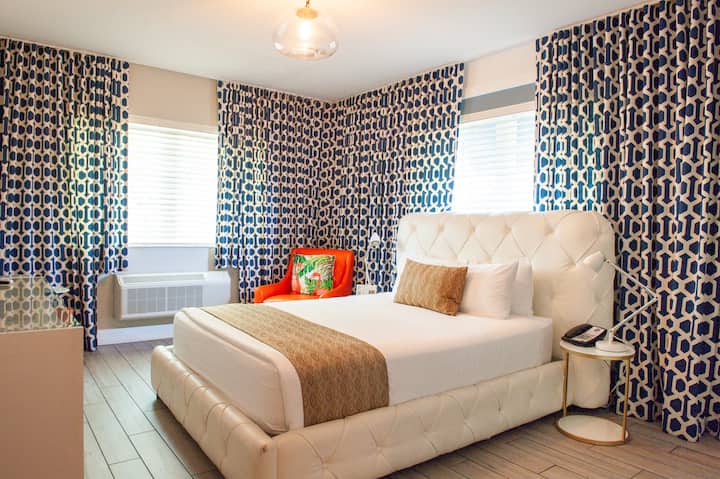 Cozy Queen Room  Miami Beach - South Beach, FL