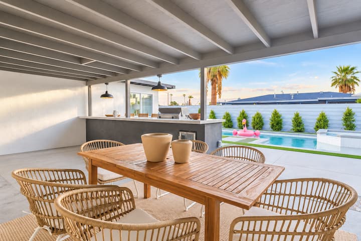 Spacious Villa W Pool Firepit Views - Palm Springs, CA