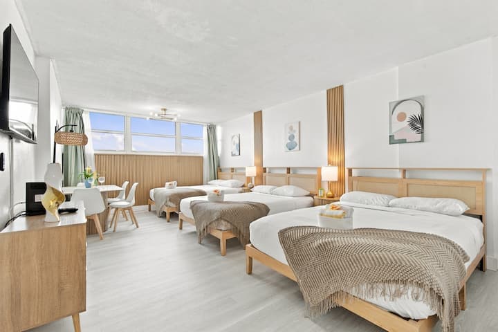 Cozy Studio In Beachfront Condo | Miami Beach - Miami Beach, FL