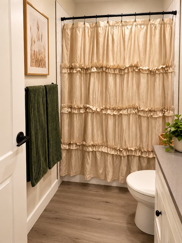 The Olive Grove Suite · King · 4 Beds · Sleeps 6 - Camrose