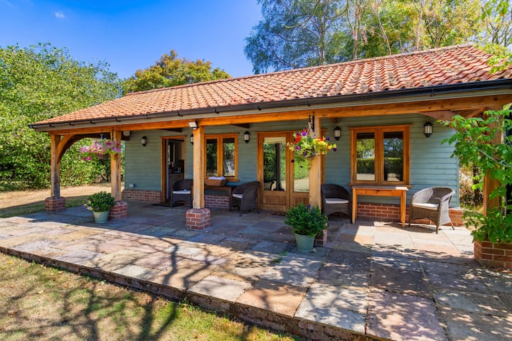 The Little House By Leap Escapes - Diss