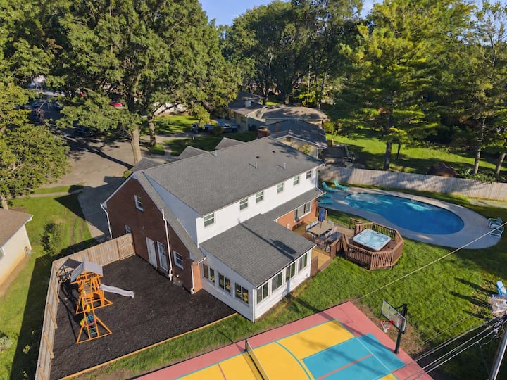 Pool-hottub-pickleball-sauna-gamerm-bball-firepit - Columbus, OH