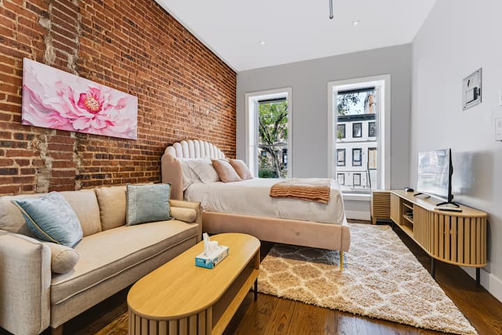 Stylish Brooklyn Studio | Full Kitchen - Queens, NY