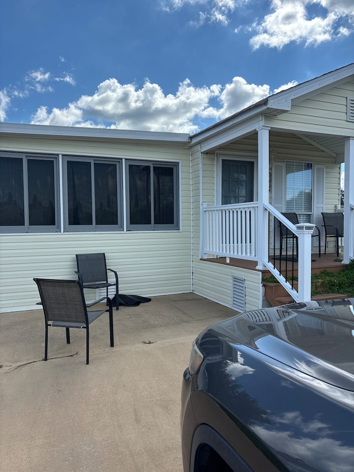 Cute Tiny Home ! 1 Bedroom 1 Bath - North Port, FL