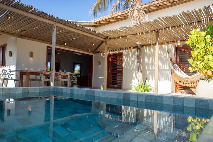 Casa Em Família De 200m², 4 Quartos E Piscina - Brazil