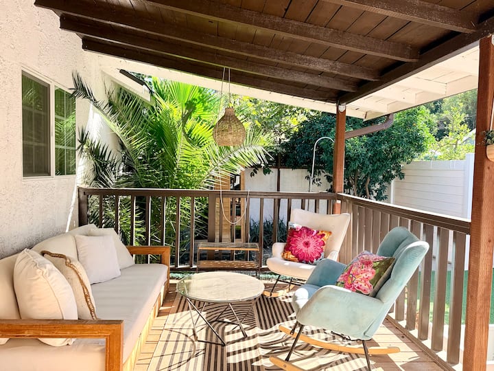 The Azalea: A Quaint Family Cottage - Pasadena, CA