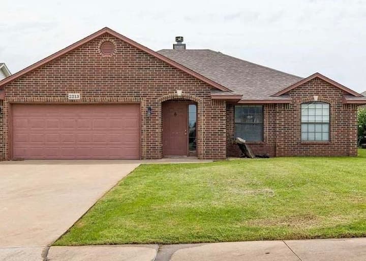 Pistol Petes Retreat - 3 Bedroom, Fire Pit - Stillwater, OK