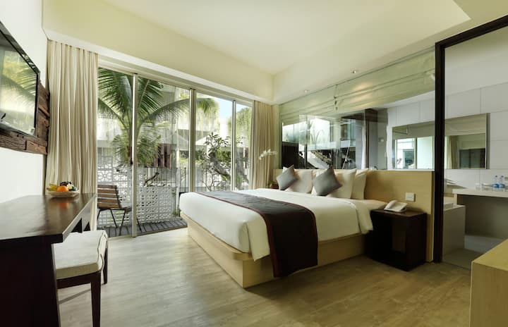 Chic Deluxe Room Near Kuta Beach, Legian - Australia