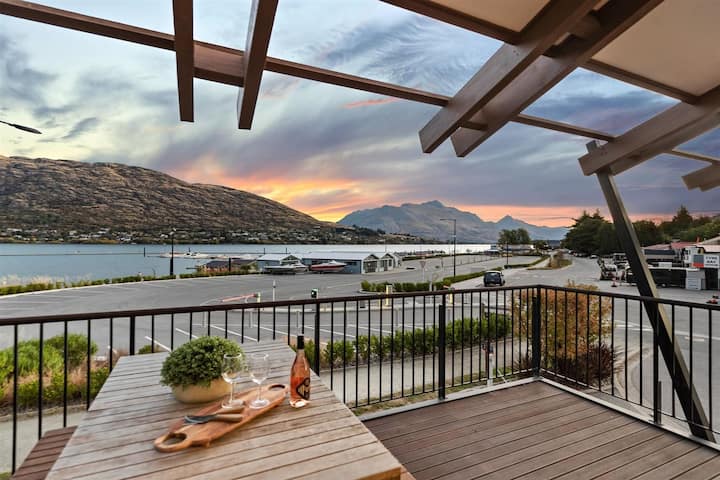 Marina Lake Views 2 Bedroom Apartment - Arrowtown