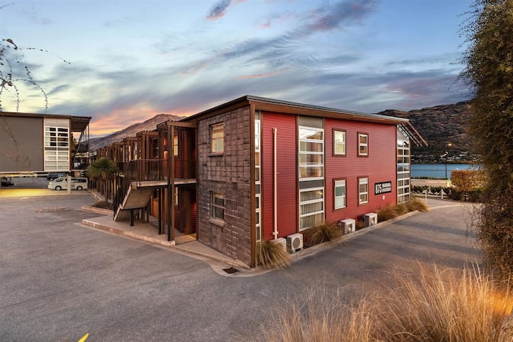 Marina Lake Views Studio - Arrowtown