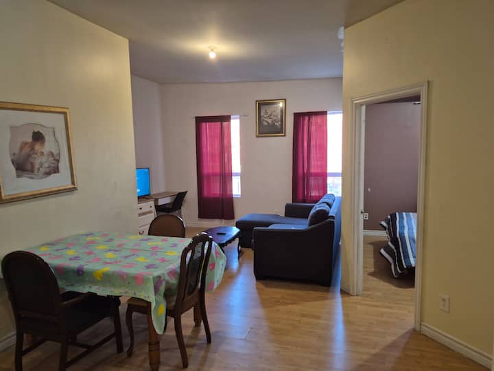 2 Bed Room Apartment, 3 Beds, 1 Queen , 2 Singles - Oshawa